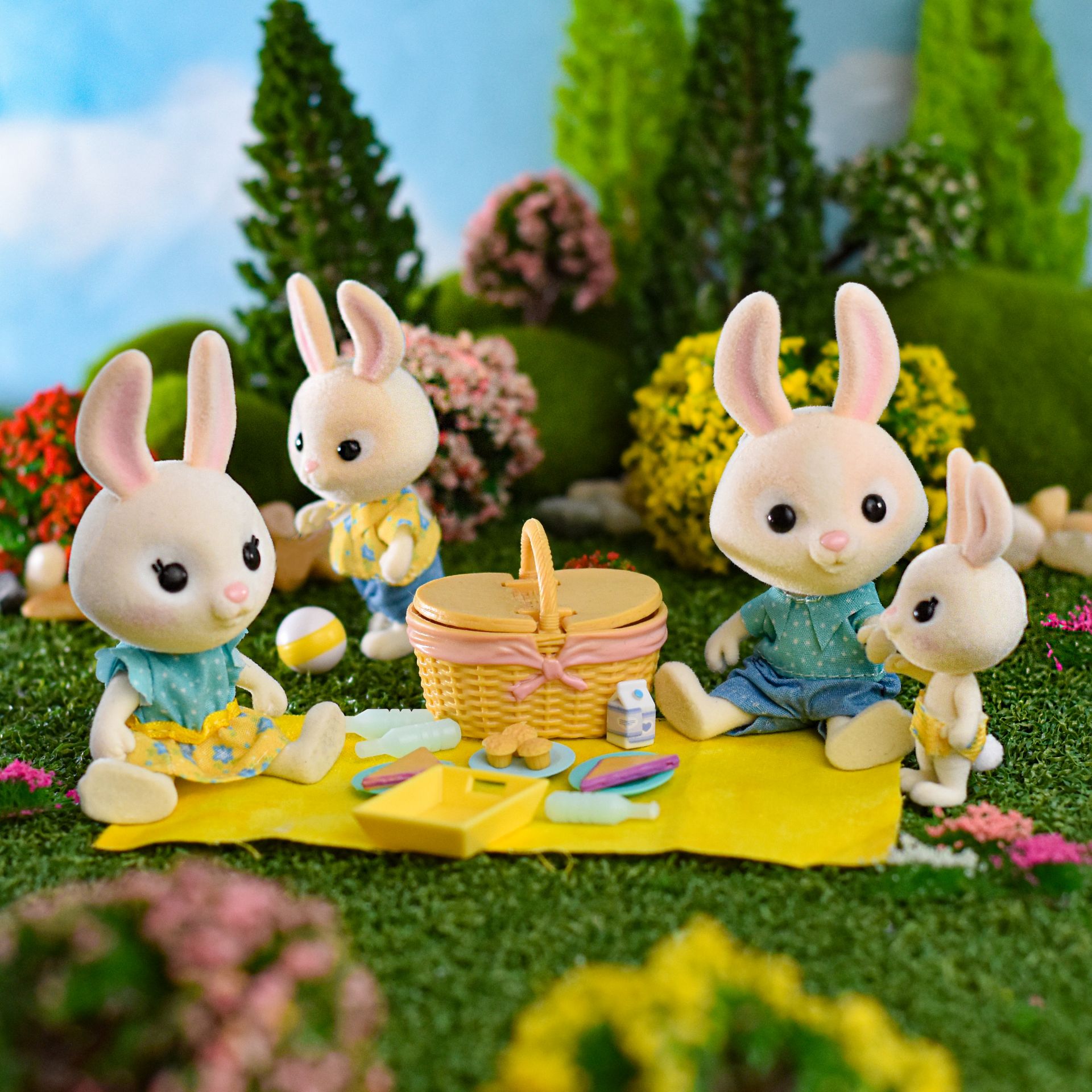 SunnyDays | HONEY BEE ACRES MCSCAMPERS RABBIT FAMILY