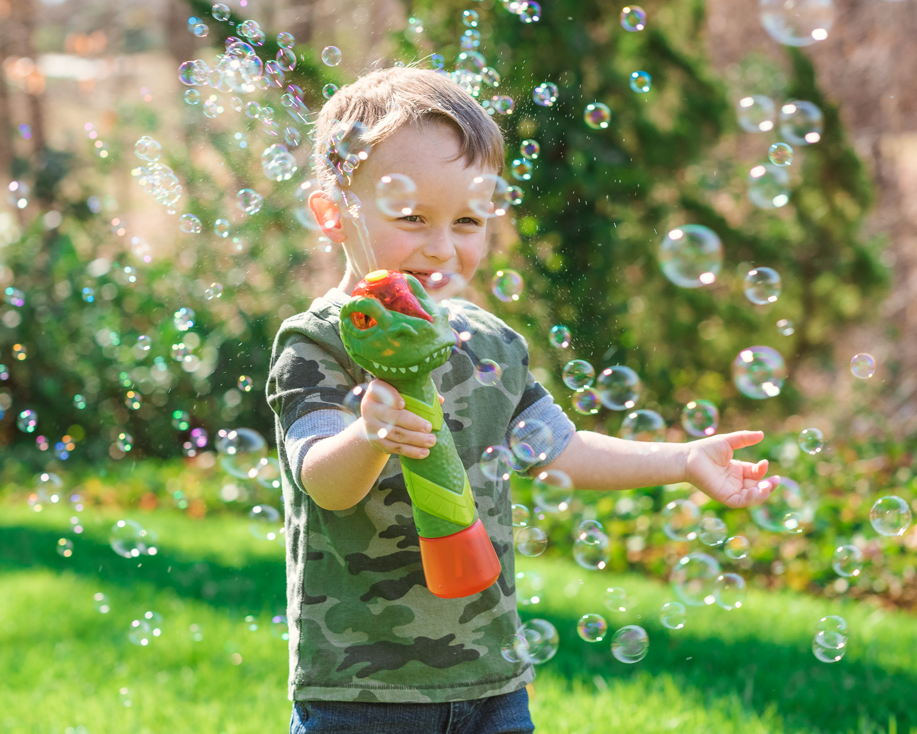 |MAXX BUBBLES LIGHT & SOUND BUBBLE BATON - DINOSAUR